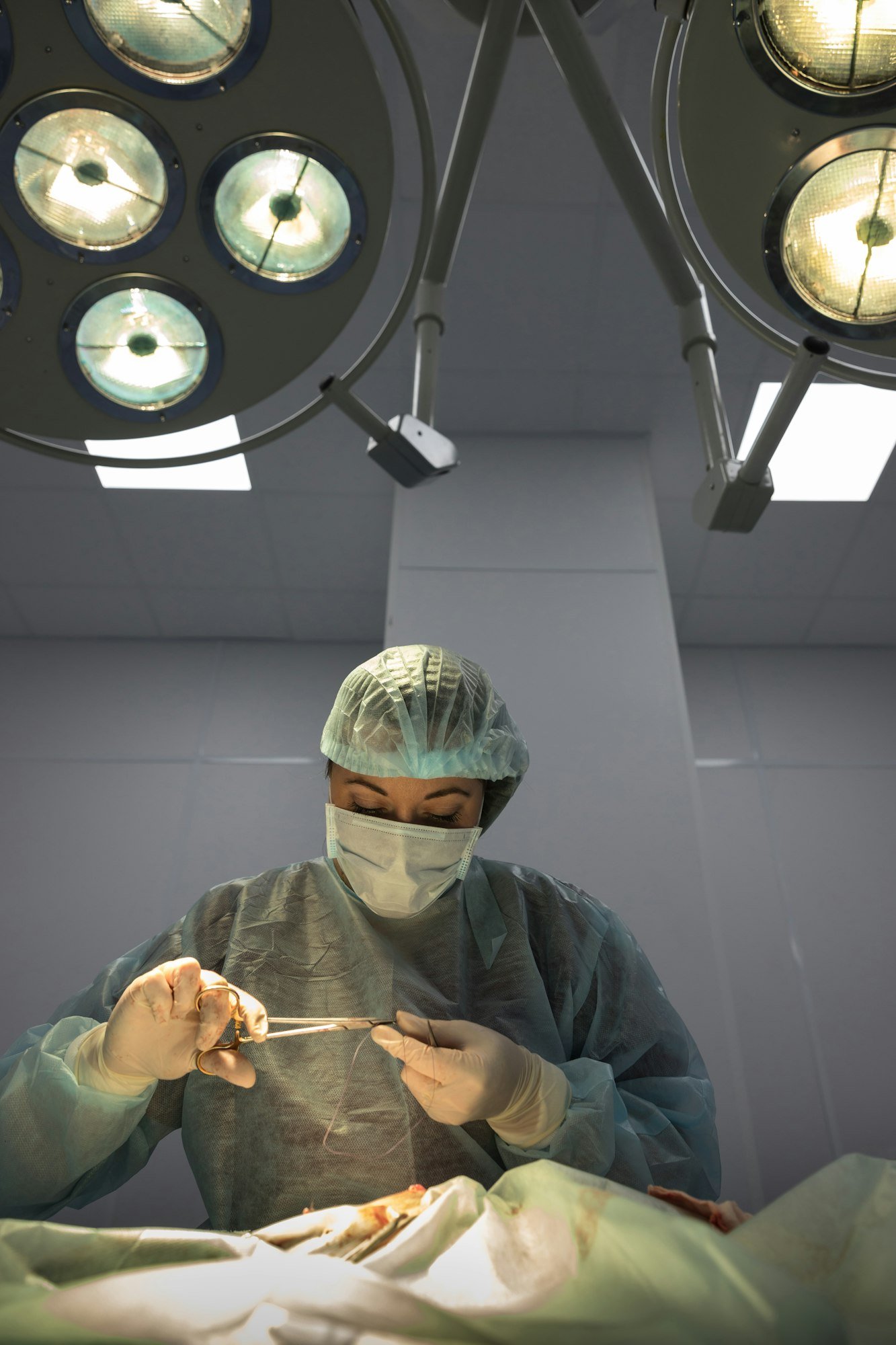 Quand faut-il recoudre une coupure au doigt : guide pratique et ...